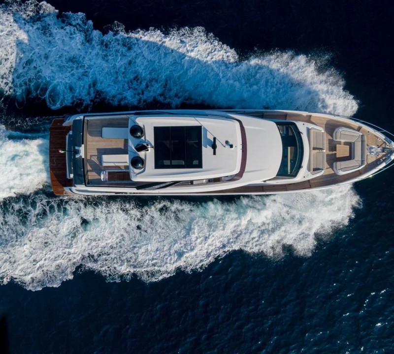 VITTORIA Yacht Charter Details, Ferretti 860 | CHARTERWORLD Luxury ...